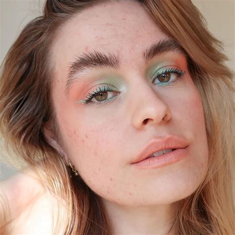 Kerap Serukan Aksi Acne Positivity Yuk Intip Riasan Mata Memukau Ala Sofia Grahn Beauty Journal