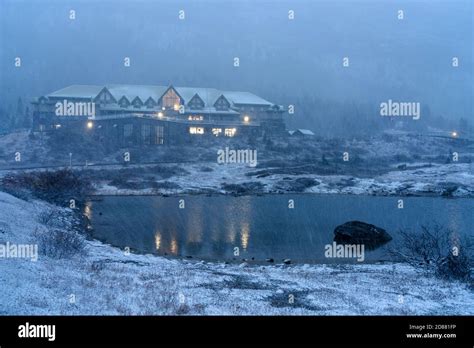 Columbia Icefield Discovery Centre Glacier View Lodge In Snowy Winter