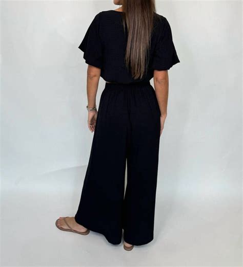 Kld Signature Matte Crepe Pleated Wide Leg Pants In Black Shopsimon