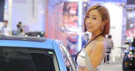 포토 레이싱모델 장미 늘씬한 몸매 뽐내며~