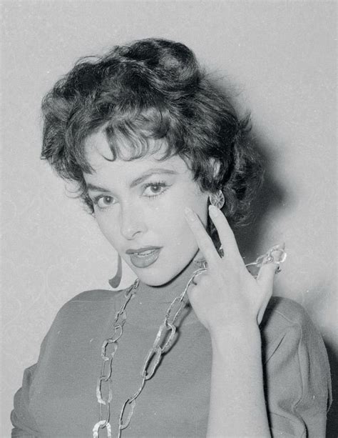 30 Fabulous Photos Of Mara Lane In The 1950s And 60s ~ Vintage Everyday