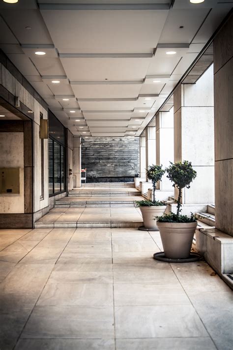 무료 이미지 건축물 맨션 집 바닥 건물 천장 홀 사무실 거실 사업 방 조명 인테리어 디자인 통로 긴 계단 창문들 대칭 깊이 재산 로비