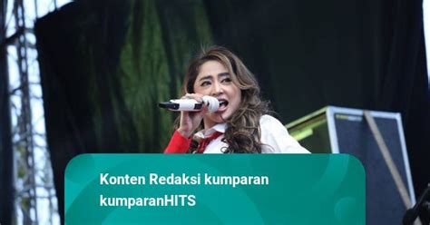 Dewi Perssik Ungkap Reaksi Sang Pacar Usai Video Lawasnya Di Atas Panggung Viral