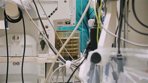 Medical Apparatus For Artificial Lungs Ventilation Saving Patients