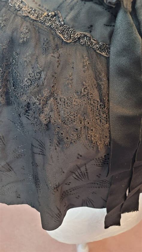 Antique Victorian Edwardian Caplet Black Lace Gem