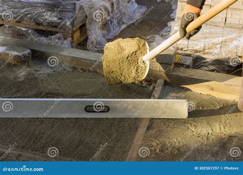 Leveling Pavers Royalty Free Stock Image 9178078