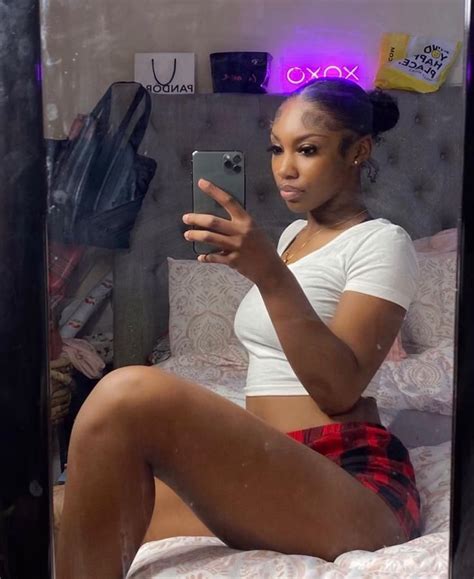 Selfie In Bed Cute Bed Selfies Bedroom Selfie