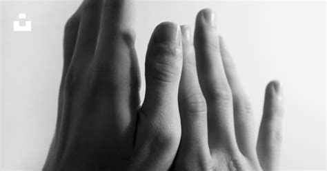 손의 클로즈업 사진 Unsplash의 무료 여자 이미지