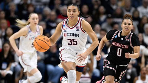 Uconn Star Azzi Fudd Forgoing Wnba Draft To Return For Senior Year