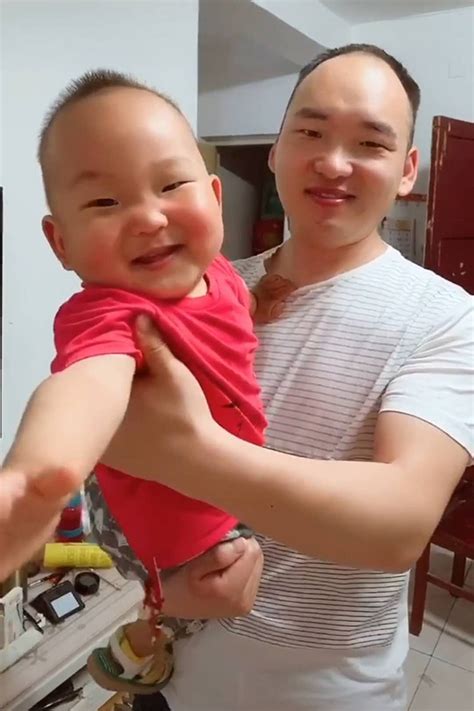 Bố đưa con trai đi xét nghiệm ADN nhưng lập tức bị mời về nguyên nhân khiến ai nấy phì cười