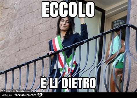 Eccolo è Li Dietro è Il Negro Di Whatsapp Assieme Alla Raggi