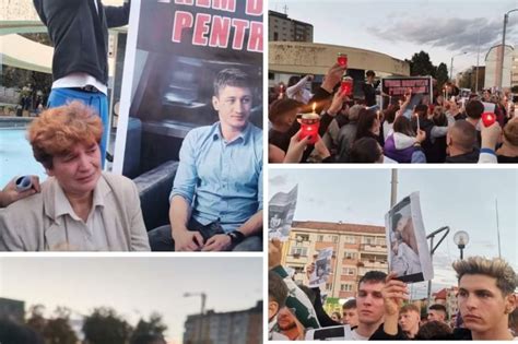 Sute De Bistrițeni S Au Adunat în Fața Spitalului Pentru A Se Ruga și A Cere Dreptate Pentru