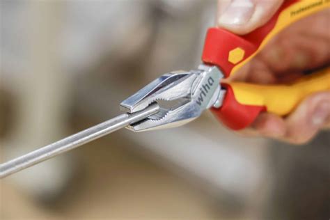 Wiha Πένσα Ηλεκτρολογική 1000v Professional με Dynamicjoint® And Optigrip