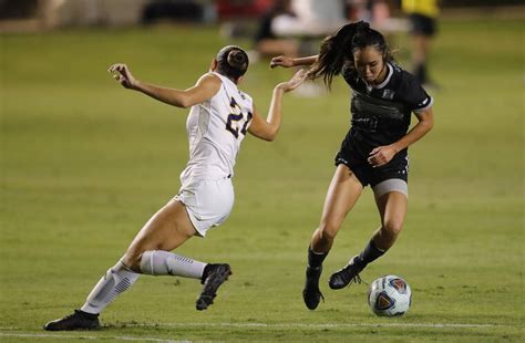 Kelci Sumidas Goal Gives Hawaii Soccer First Win Honolulu Star Advertiser