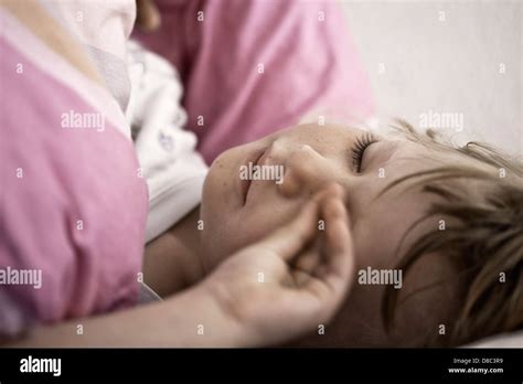 Chica Rubia Dormida Fotos E Imágenes De Stock Alamy