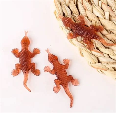 Halloween Realistic Fake Cockroach Prank Toy Trick Novelty Cockroach