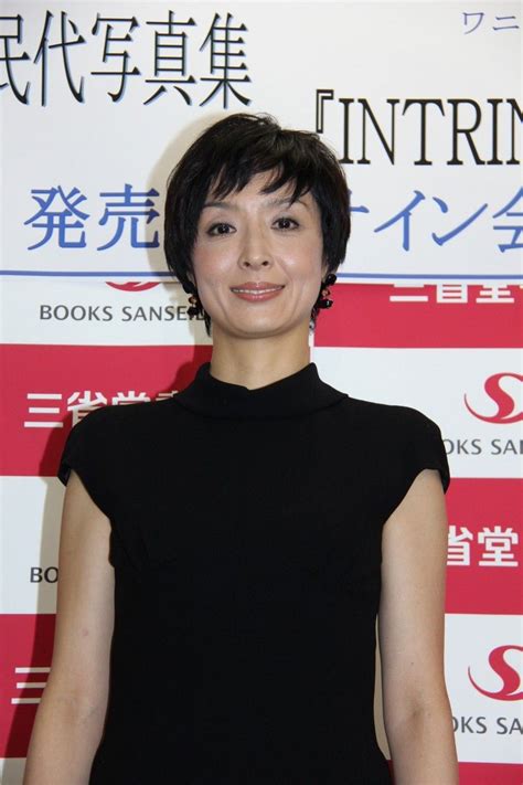 フォトギャラリー 草刈民代2nd写真集「intrinsic」刊行記念 サイン＆お渡し会フォトギャラリー シネマトゥデイ