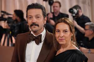 Diego Luna No Gana Pero Luce Junto A Mariana De Távira En Golden