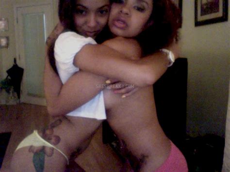 Posing W Friends Shesfreaky