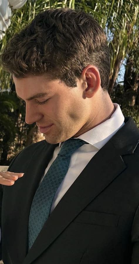 Robyn Perovich Larson Adlı Kullanıcının Breed Noah Fearnly Panosundaki