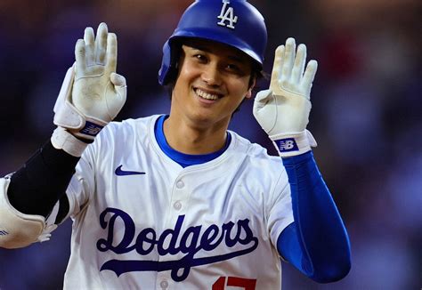 3回、2ランを放ちベンチに向けて笑顔を見せるドジャース・大谷（撮影・光山 貴大） ― スポニチ Sponichi Annex 野球