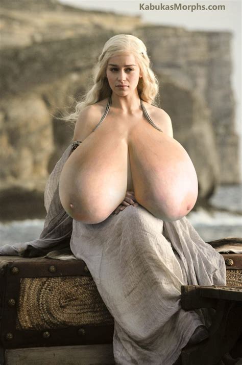 Emilia Clarke As Daenerys Targaryen Massive Breasts Big Boobs Celebrities