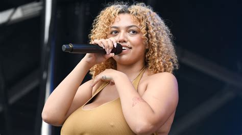 Mahalia Announces Special Guest Becca Hatch For 2024 In Real Life