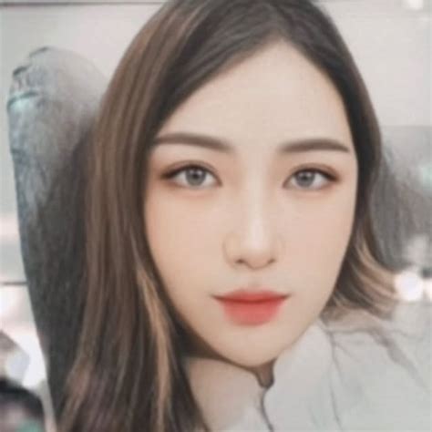 Elyana 엘야나 Mei Li Elyanaaho • Threads Say More