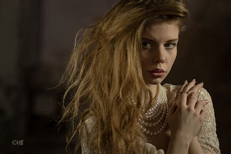 Junge Dame Ii Foto And Bild Jugendliche Indoor Portrait And Mehr Bilder Auf Fotocommunity