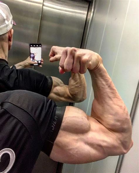 Quinn R Clothedmuscle