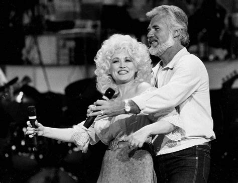 200 Dolly Parton Wallpapers