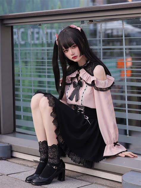 Jirai Kei Open Shoulders Long Sleeves Black And Pink Blouse