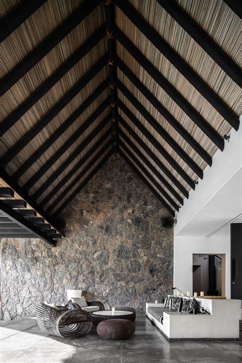 Zozaya Arquitectos Tops Mexican Beach House With Dried Palm Leaves