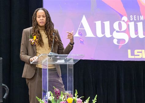 Basketball Star Seimone Augustus Becomes First Female Athlete With Statue On Lsu Campus Yahoo