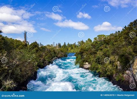 Huka Poderoso Cai No Rio De Waikato Perto Da Ilha Norte Nova Zelndia