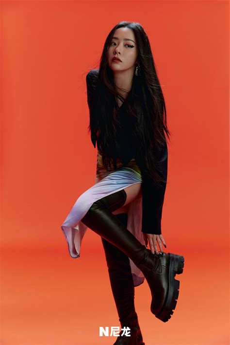 Jane Zhang Poses For Photo China Entertainment News