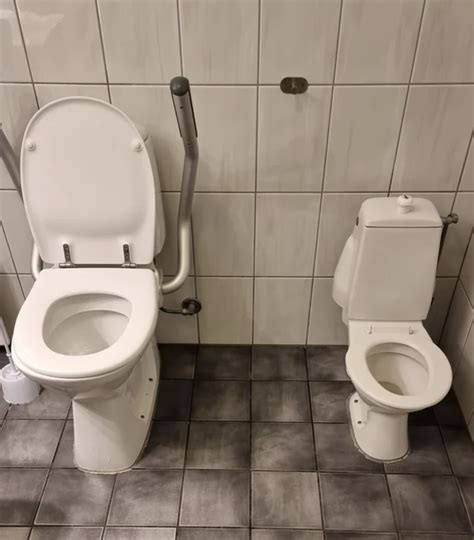 25 Gross Public Restrooms Nobody Should Be Allowed To Use Anymore Eww Gallery EBaum S World