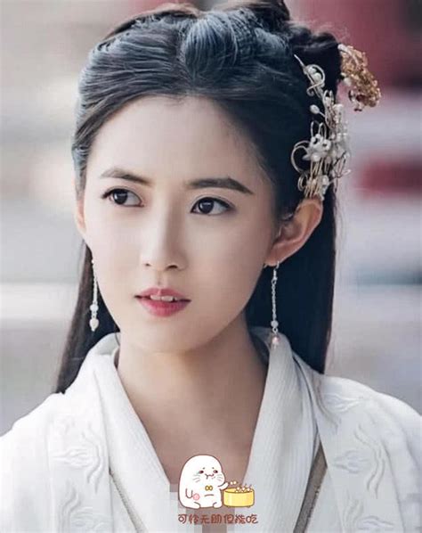 陈钰琪戏外化身 抠脚大汉”，女神气质全无， 张无忌”蒙了 搜狐大视野 搜狐新闻