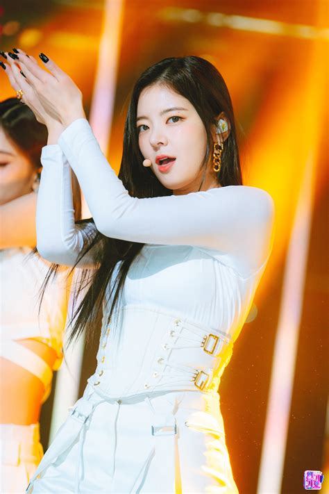 221211 Itzy Lia Cheshire At Inkigayo Kpopping