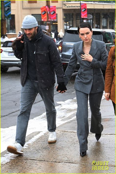 Daisy Ridley Gets Husband Tom Batemans Support At Sundance Film