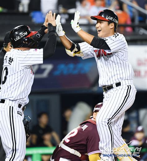 Park Kwan Woo Makes A Tie Breaking Two Run Shot To Replace Alcantara