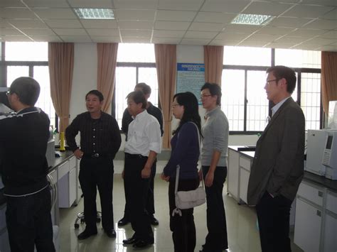 上海交通大学药学院阎超教授莅校参观访问 食品药品安全检测中心 厦门华厦学院