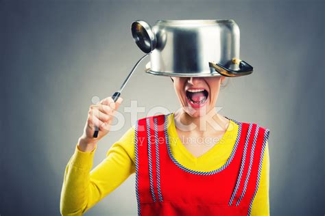 Sause Pan 미친 유부 녀 스톡 사진 로열티 프리 이미지 Freeimages