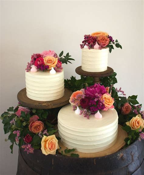 Elegant Three Tiered Wedding Cake With Flowers Cakes Wedding Simple