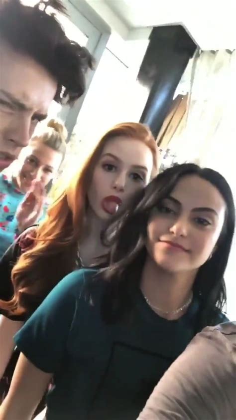 Pin De Brooke Em Camilla Mendes Riverdale Fotos De Comédia Norte Americano