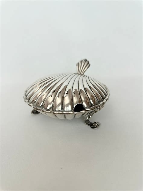 Butter Dish Clamshell Hinged Lidded Serving Dish Silver Plate Shell