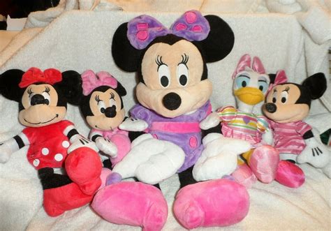 Lot Of 4 Minnie Mouse And 1 Daisy Duck Disney Plush Toys Ebay