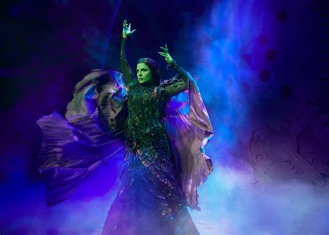 Wicked The Musical Ultimate Guide To Plot Characters And More