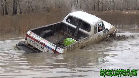 Chicks Dig It Deep Mud Bogging Chicken Off Roading Chicks Dig