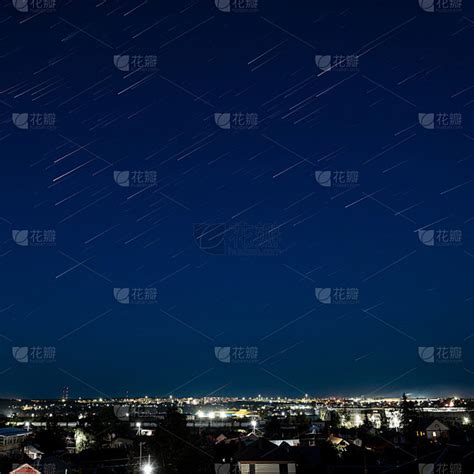 星星的轨迹，俄罗斯城市上空星星的运动